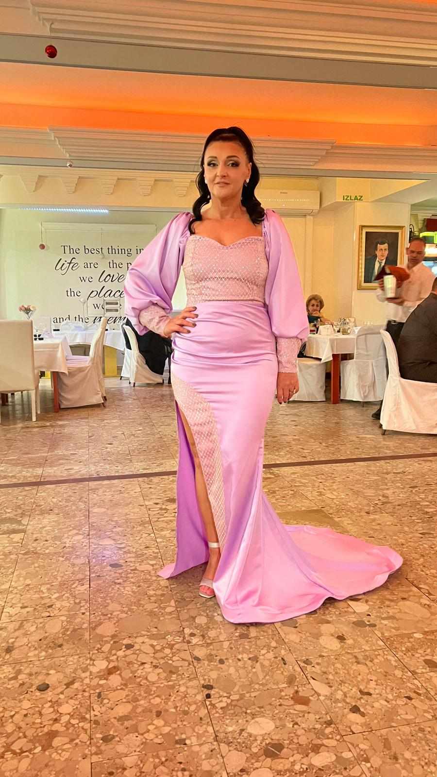 Gosti iz cijele Krajine došli na promociju Samire Suljić, podržali je i ...